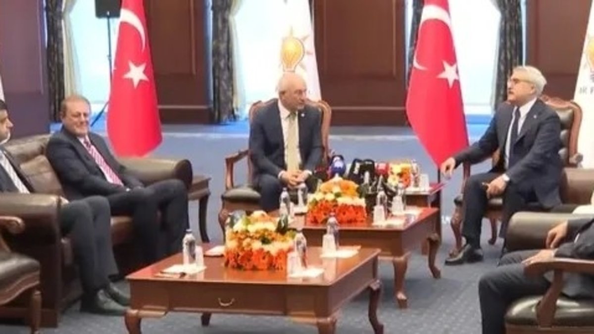 AK Parti ve CHP heyetleri bayramlaştı!