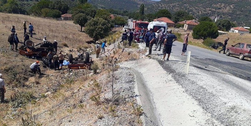 İzmir’de korkunç kaza! Devrilen traktörün sürücüsü öldü, eşi yaralandı İzmir’de korkunç kaza! Devrilen traktörün sürücüsü öldü, eşi yaralandı