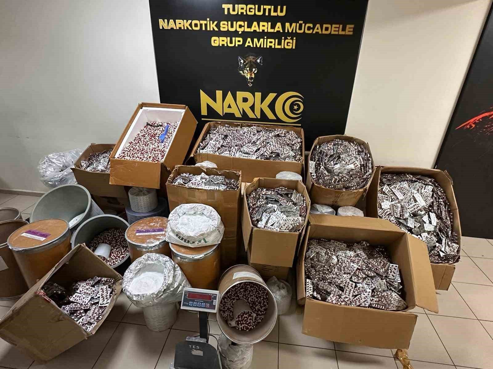 Manisa merkezli 4 ilde uyuşturucu operasyonu: 40 şüpheli tutuklandı Manisa merkezli 4 ilde uyuşturucu operasyonu: 40 şüpheli tutuklandı