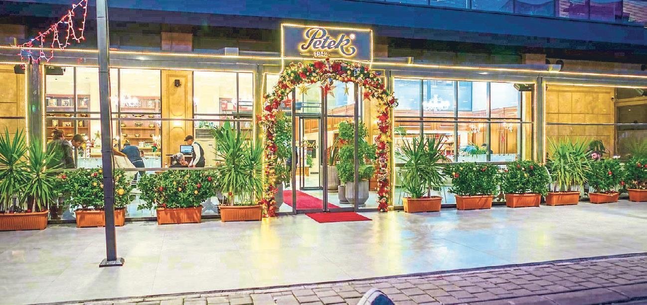 Petek Pastanesi İzmir’e lezzet katıyor