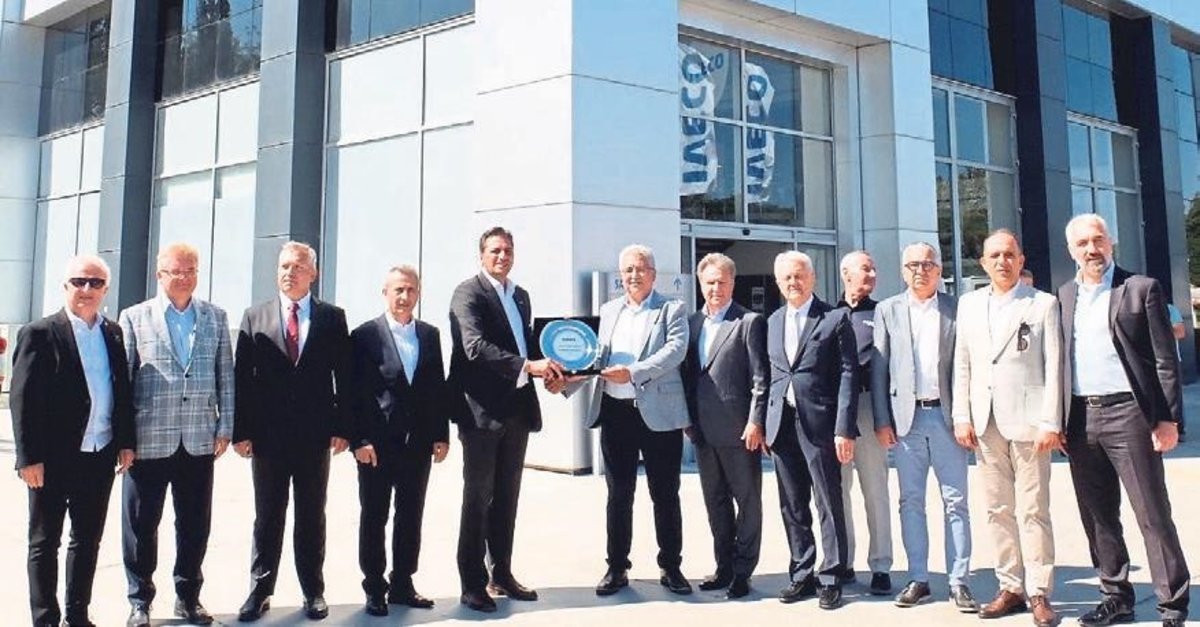 IVECO, İzmir’de Meyeks ile yoluna devam ediyor - Ekonomi Haberleri IVECO, İzmir’de Meyeks ile yoluna devam ediyor - Ekonomi Haberleri