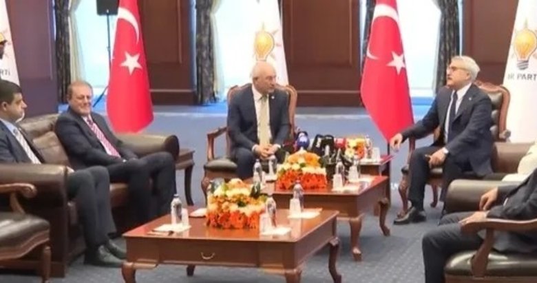 AK Parti ve CHP heyetleri bayramlaştı!