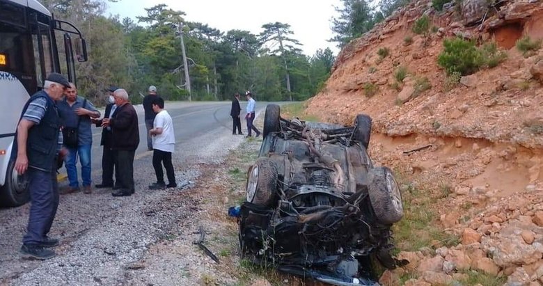 Genç Parti yöneticisi oğluyla kaza geçirdi
