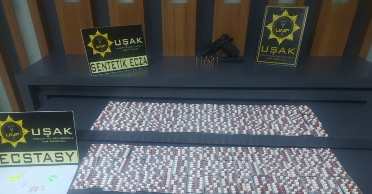 Uşak’ta şüpheli araçtan 1442 adet uyuşturucu hap çıktı
