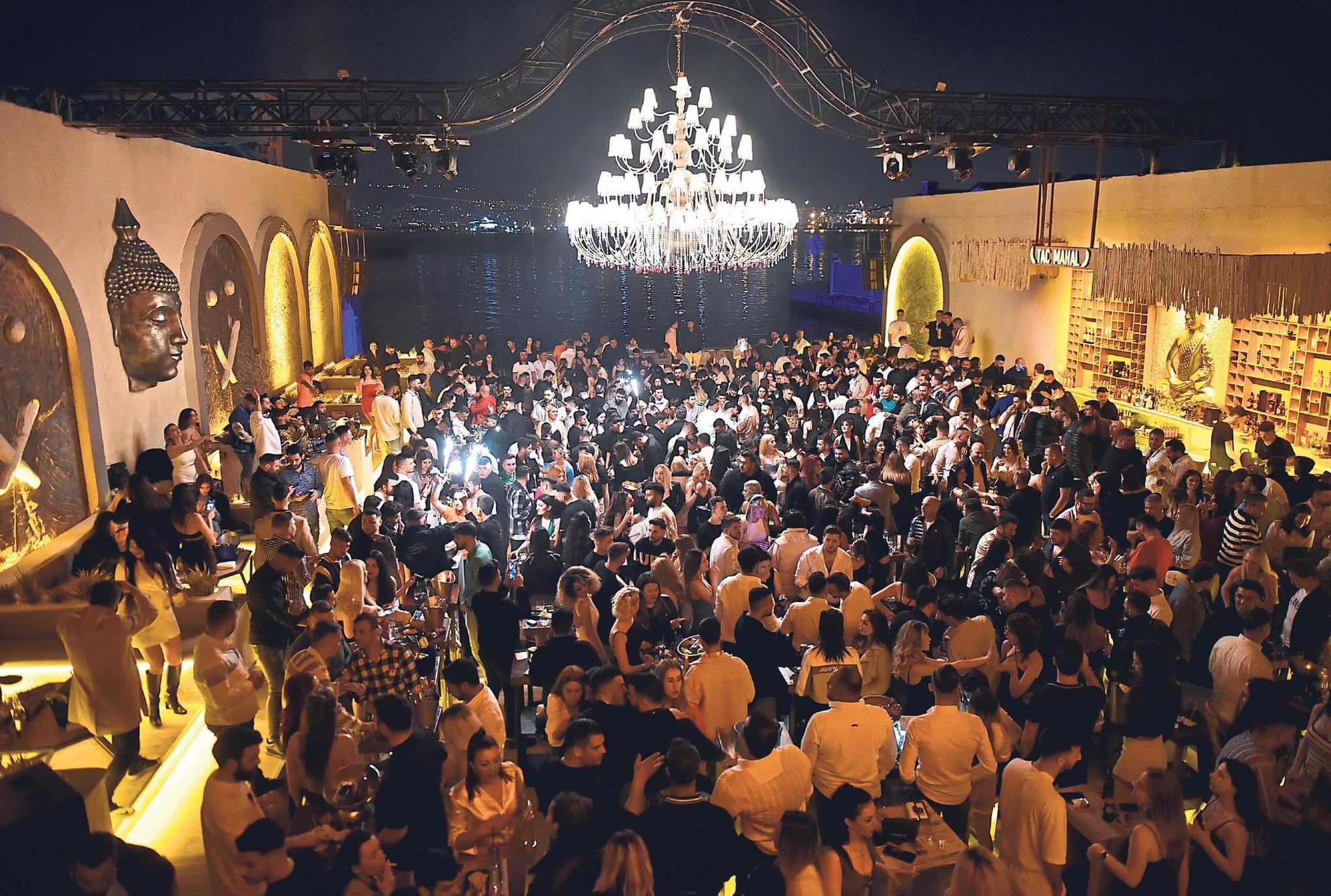 Tac Mahal kapılarını 14. sezona açtı