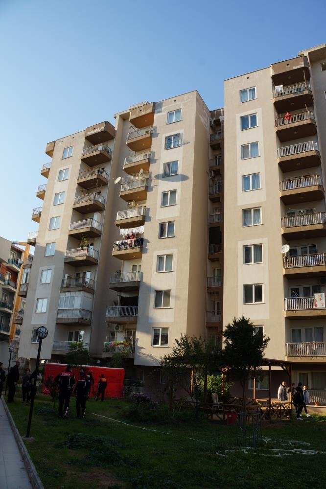 Dokuzuncu kattan atlayan genç kız öldü - Galeri - Yeni Asır Dokuzuncu kattan atlayan genç kız öldü - Galeri - Yeni Asır