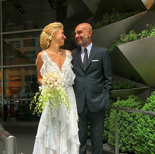 Burcu Esmersoy ile Berk Suyabatmaz boşanıyor Burcu Esmersoy ile Berk Suyabatmaz boşanıyor
