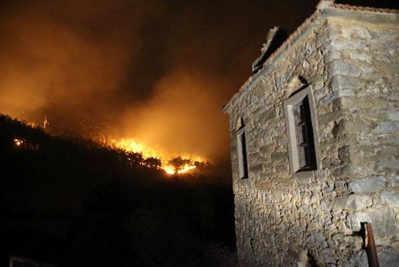Bodrum’daki orman yangınını söndürme çalışmaları aralıksız sürüyor ... Bodrum’daki orman yangınını söndürme çalışmaları aralıksız sürüyor ...