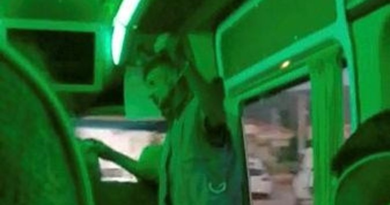 Denizli’de otobüste genç kızı taciz ettiği iddia edilen şüpheli tutuklandı Denizli’de otobüste genç kızı taciz ettiği iddia edilen şüpheli tutuklandı