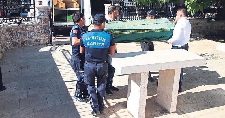 Cami avlusundaki sahipsiz tabut korkuttu - Muğla Haberleri